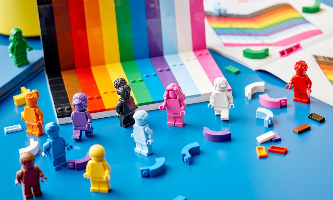 Lego lança “arco-íris LGBT” de brinquedo pelo mês do “orgulho” - Senso ...